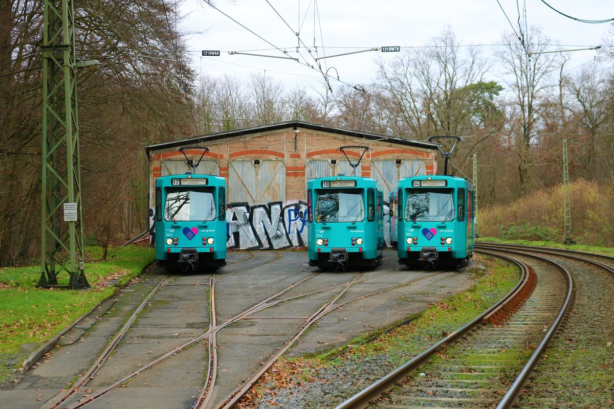 VGF Düwag Pt-Wagen Parade am 07.01.23 mit dem Wagen 736, 720 und 727 bei einer Sonderfahrt in ...