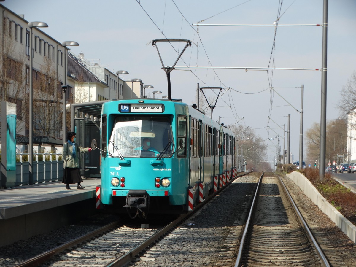 VGF Düwag Ptb Wagen 706 am 18.03.16 in Frankfurt am Main Eckenheim auf der Linie U5 von einen ...