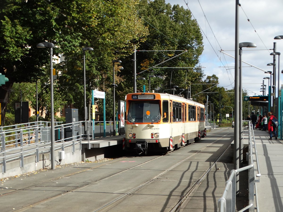 VGF Düwag Ptb Wagen 710 am 05.10.16 in Frankfurt Eckenheim - Bahnbilder.de