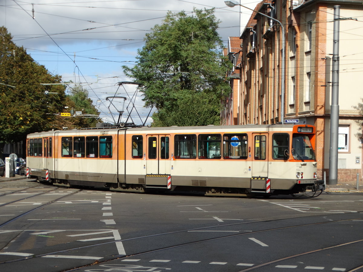 VGF Düwag Ptb Wagen 710 am 05.10.16 in Frankfurt Eckenheim - Bahnbilder.de