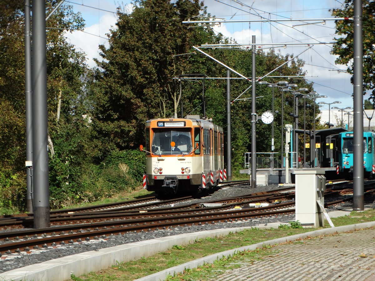 VGF Düwag Ptb Wagen 710 am 05.10.16 in Frankfurt Preungesheim - Bahnbilder.de