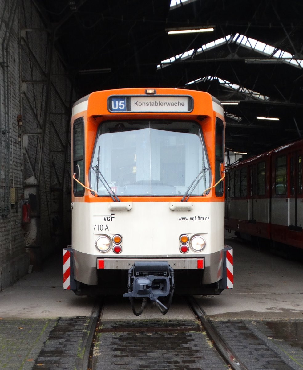 VGF Düwag Ptb Wagen 710 am 05.11.16 in Frankfurt Betriebshof Eckenheim bei einer kleinen Parade ...