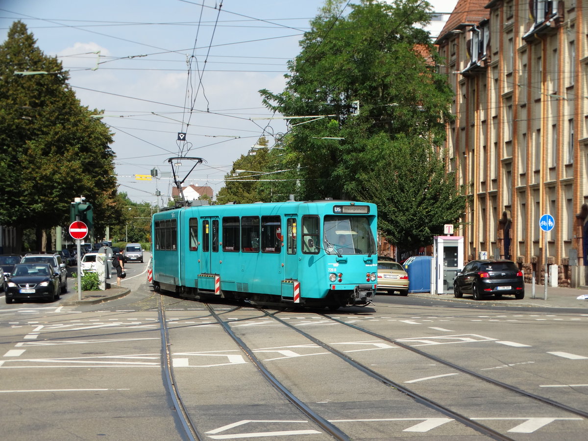 VGF Düwag Ptb Wagen 726 am 02.09.16 in Frankfurt Eckenheim - Bahnbilder.de