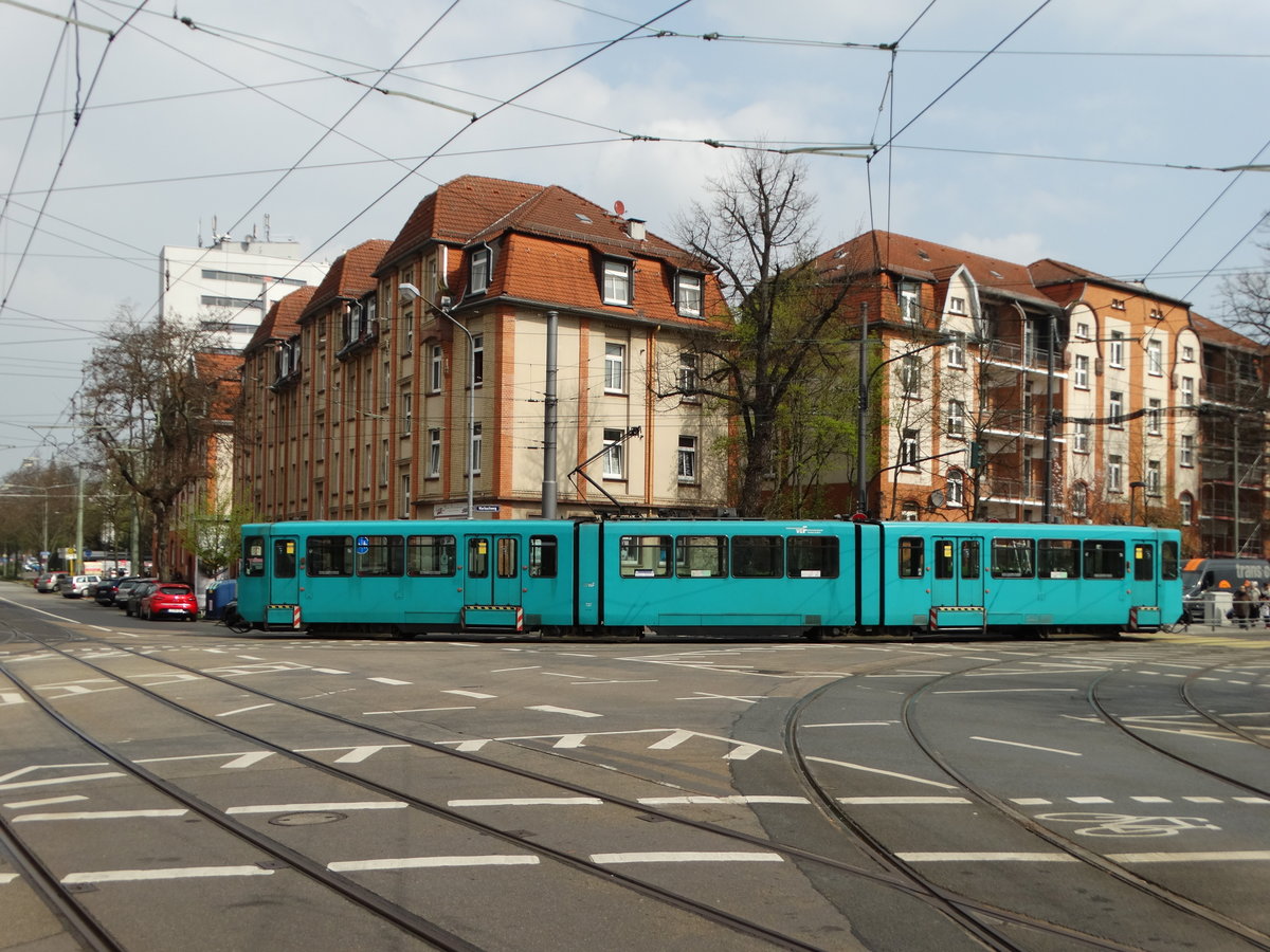 VGF Düwag Ptb Wagen 737 am 14.04.16 in Frankfurt am Main Eckenheim - Bahnbilder.de