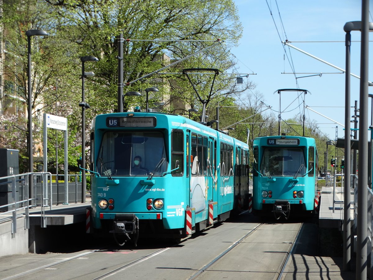 VGF Düwag Ptb Wagen 740 und 713 am 21.04.16 in Frankfurt am Main Eckenheim - Bahnbilder.de