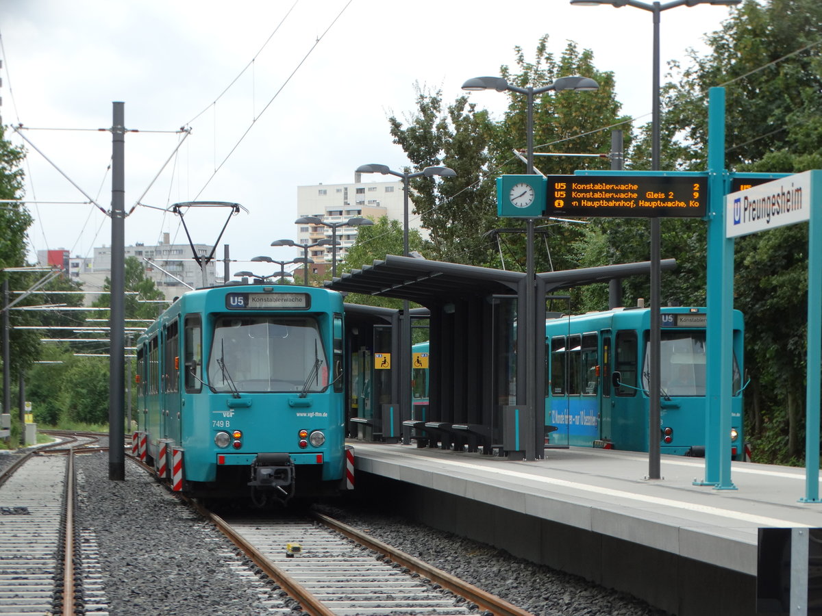 VGF Düwag Ptb Wagen 749 am 28.07.16 in Frankfurt Preungesheim - Bahnbilder.de