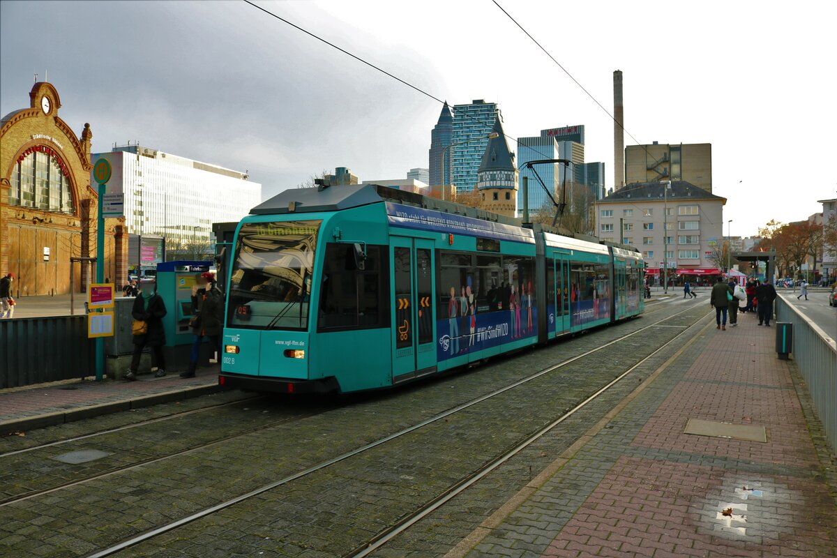 VGF Düwag R-Wagen 002 am 27.11.21 in Frankfurt am Main - Bahnbilder.de