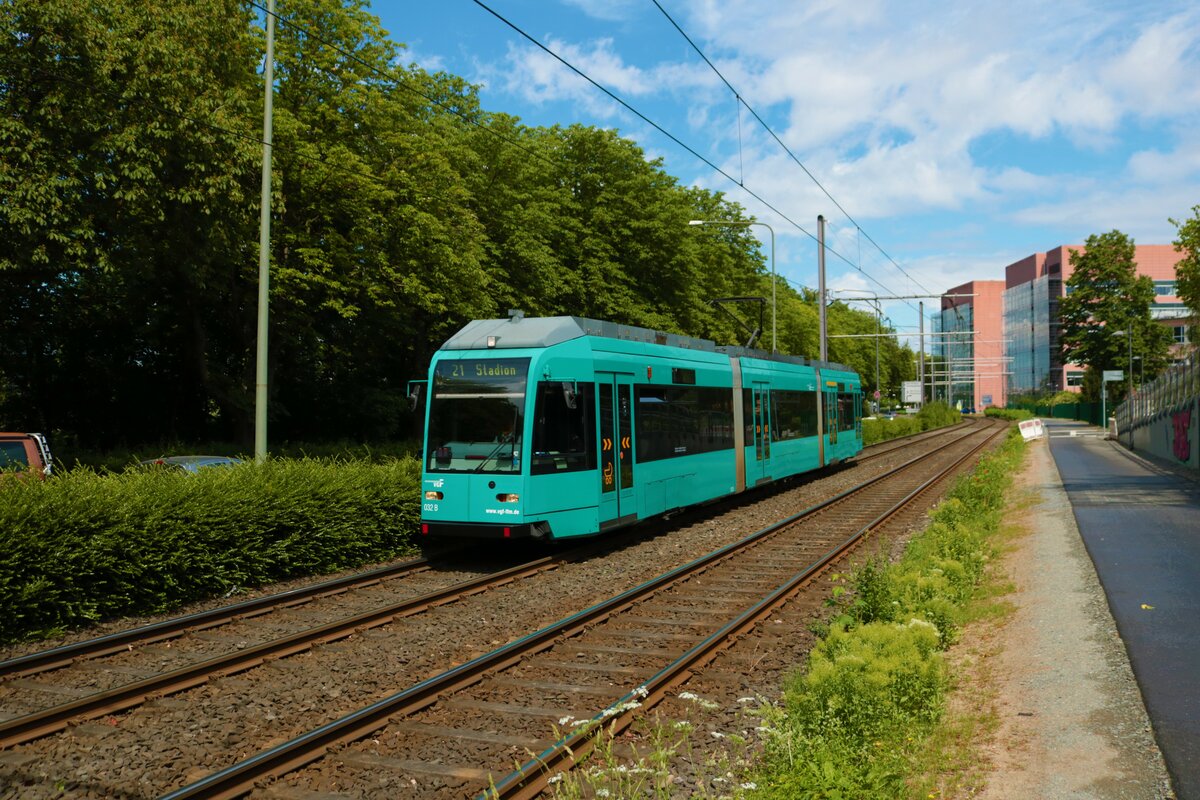 VGF Düwag R-Wagen 002 am 27.05.22 in Frankfurt - Bahnbilder.de