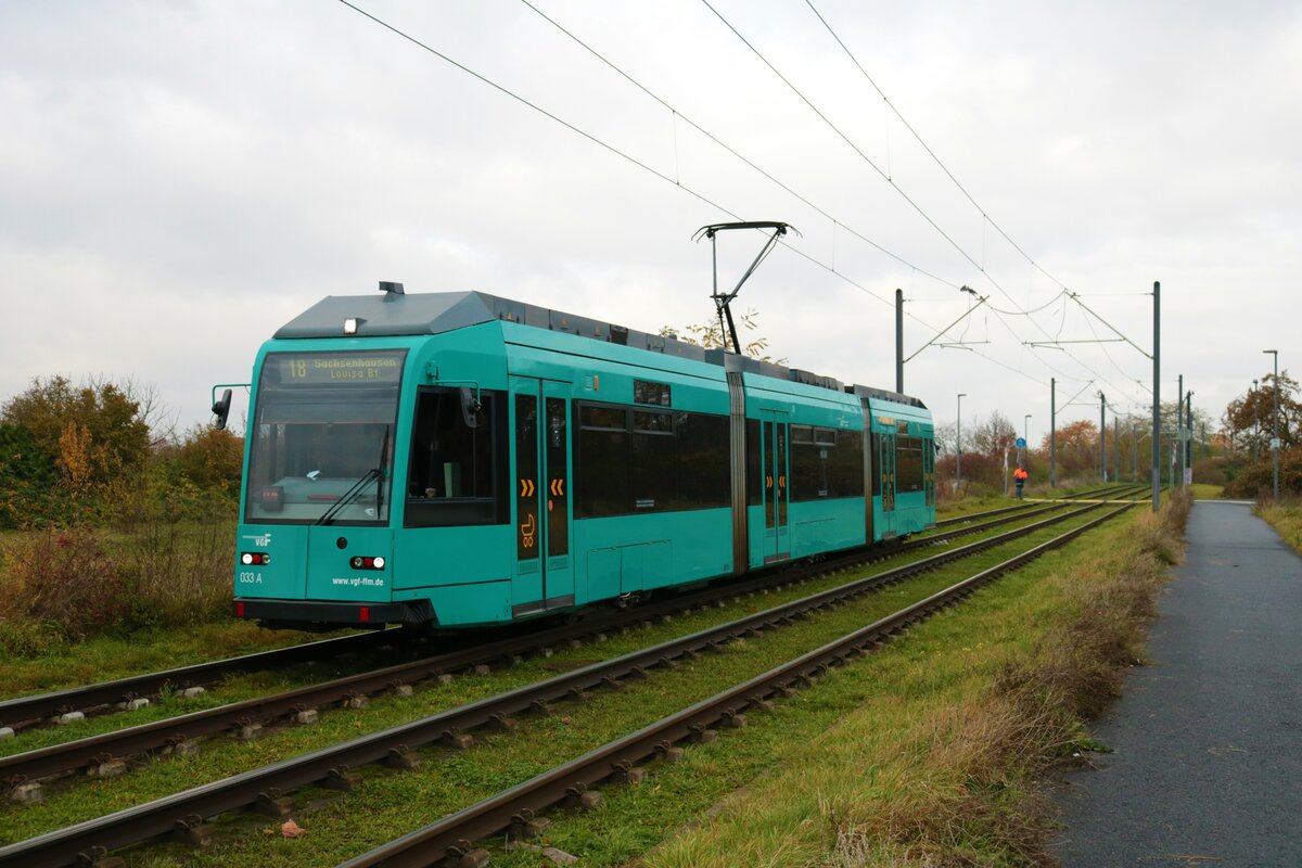 VGF Düwag R-Wagen 003 am 05.11.21 in Frankfurt am Main Preungesheim - Bahnbilder.de