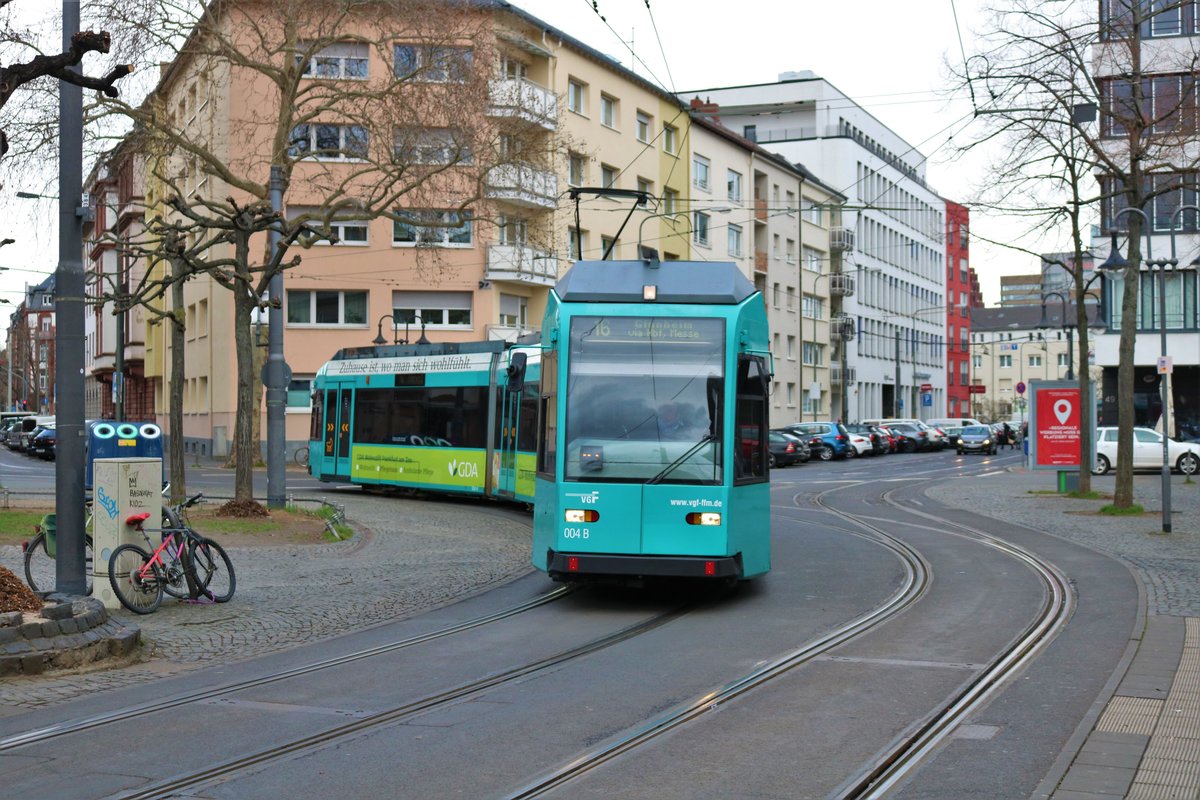 VGF Düwag R-Wagen 004 am 09.03.19 in Frankfurt am Main Südbahnhof - Bahnbilder.de