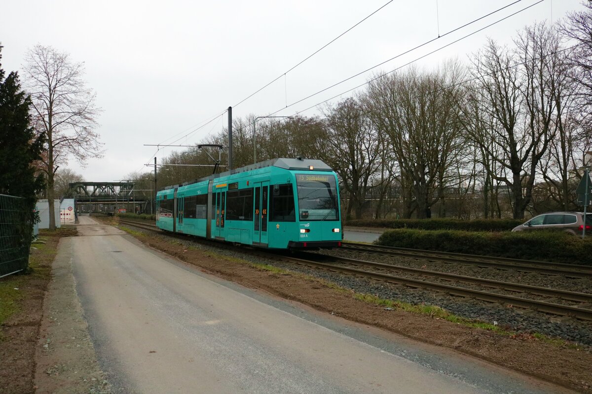 VGF Düwag R-Wagen 004 am 18.12.21 in Frankfurt am Main - Bahnbilder.de