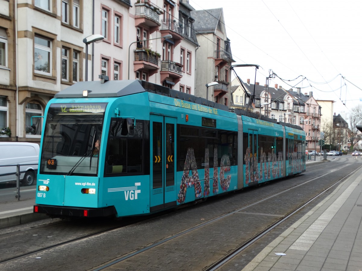 VGF Düwag R-Wagen 007 (James Bond) am 05.12.15 in Frankfurt am Main - Bahnbilder.de