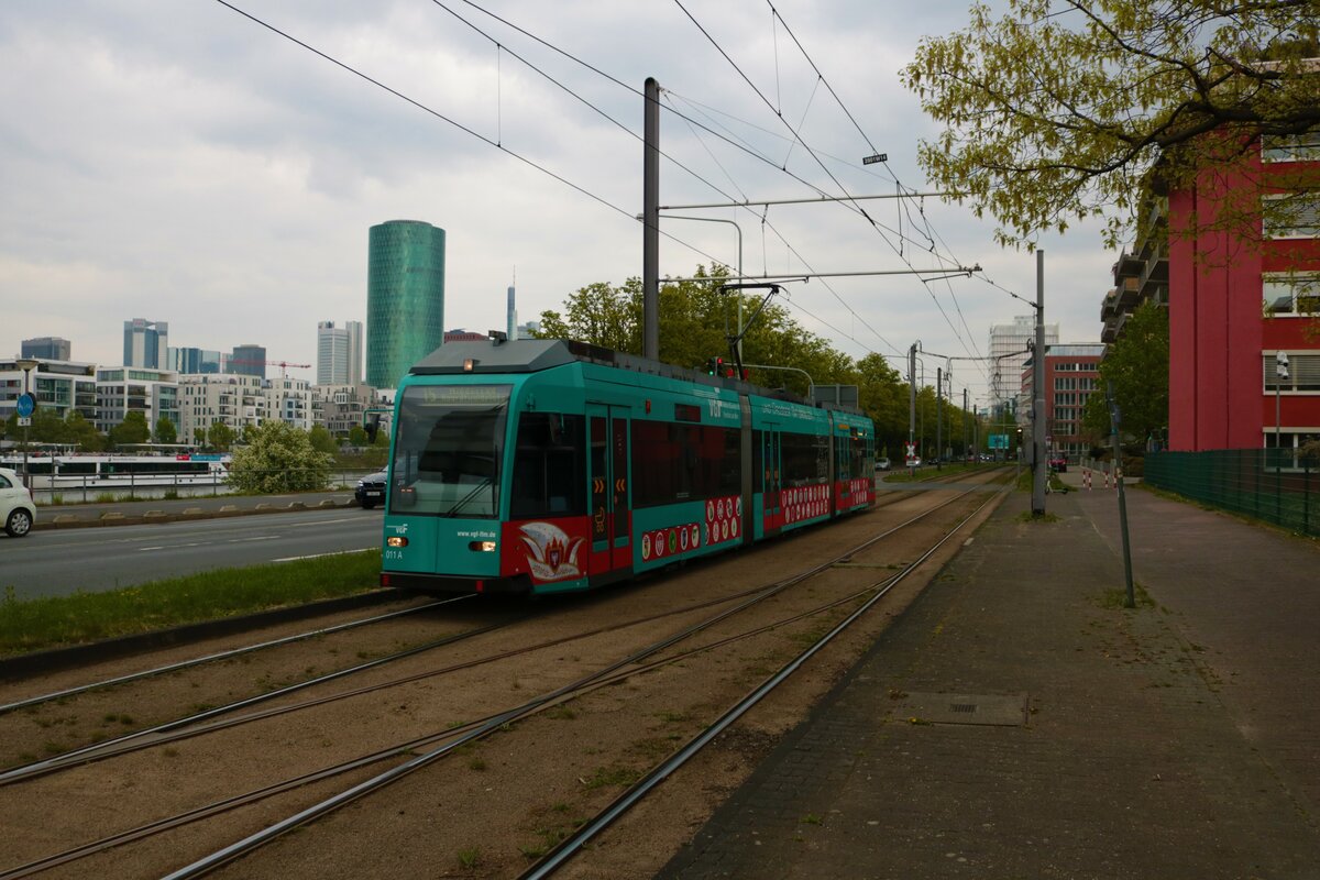 VGF Düwag R-Wagen 011 am 23.04.22 in Frankfurt - Bahnbilder.de