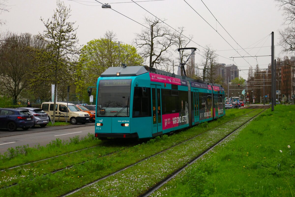 VGF Düwag R Wagen 012 am 30.03.24 in Frankfurt am Main - Bahnbilder.de