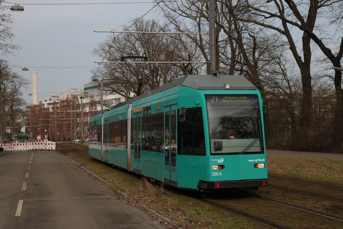 VGF Düwag R Wagen 020 am 22.02.21 in Frankfurt am Main - Bahnbilder.de