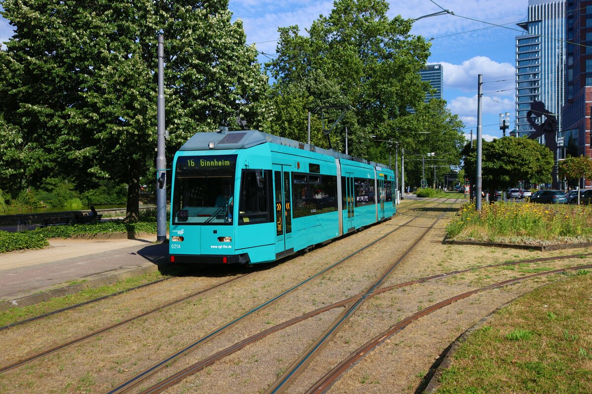 VGF Düwag R-Wagen 021 am 17.07.23 in Frankfurt am Main - Bahnbilder.de