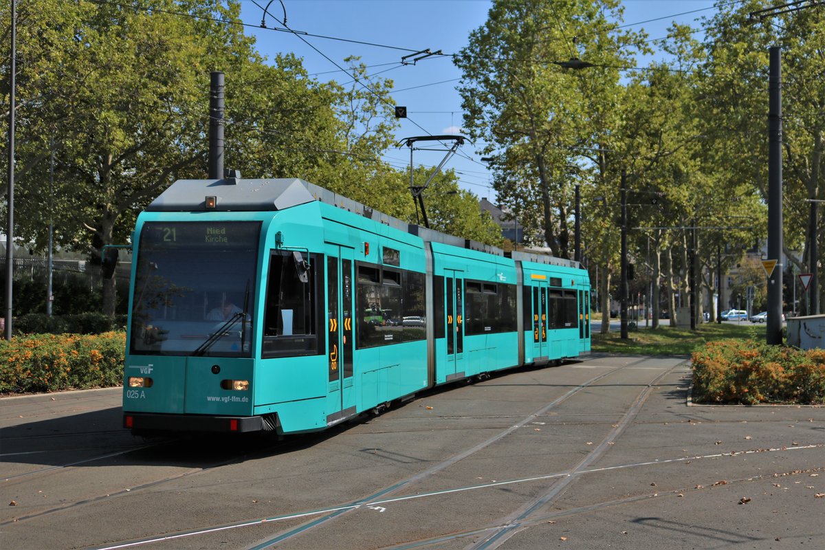 VGF Düwag R-Wagen 025 am 31.08.19 in Frankfurt am Main - Bahnbilder.de