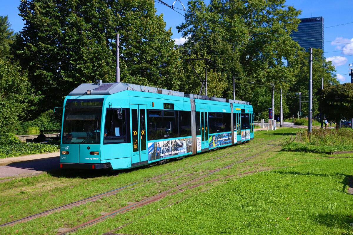 VGF Düwag R Wagen 029 am 02.09.23 an der Messe Frankfurt am Main - Bahnbilder.de