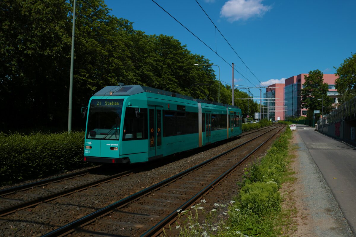 VGF Düwag R-Wagen 030 am 27.05.22 in Frankfurt - Bahnbilder.de