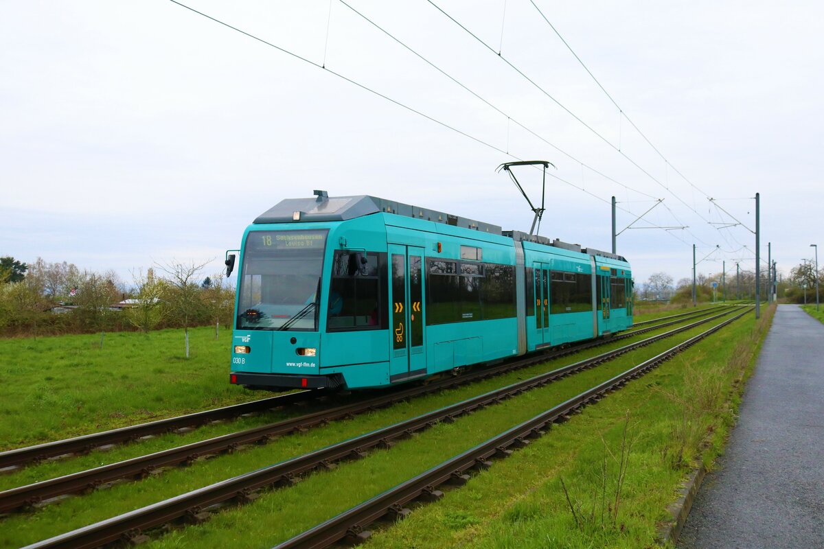 VGF Düwag R-Wagen 030 am 08.04.23 in Frankfurt am Main - Bahnbilder.de