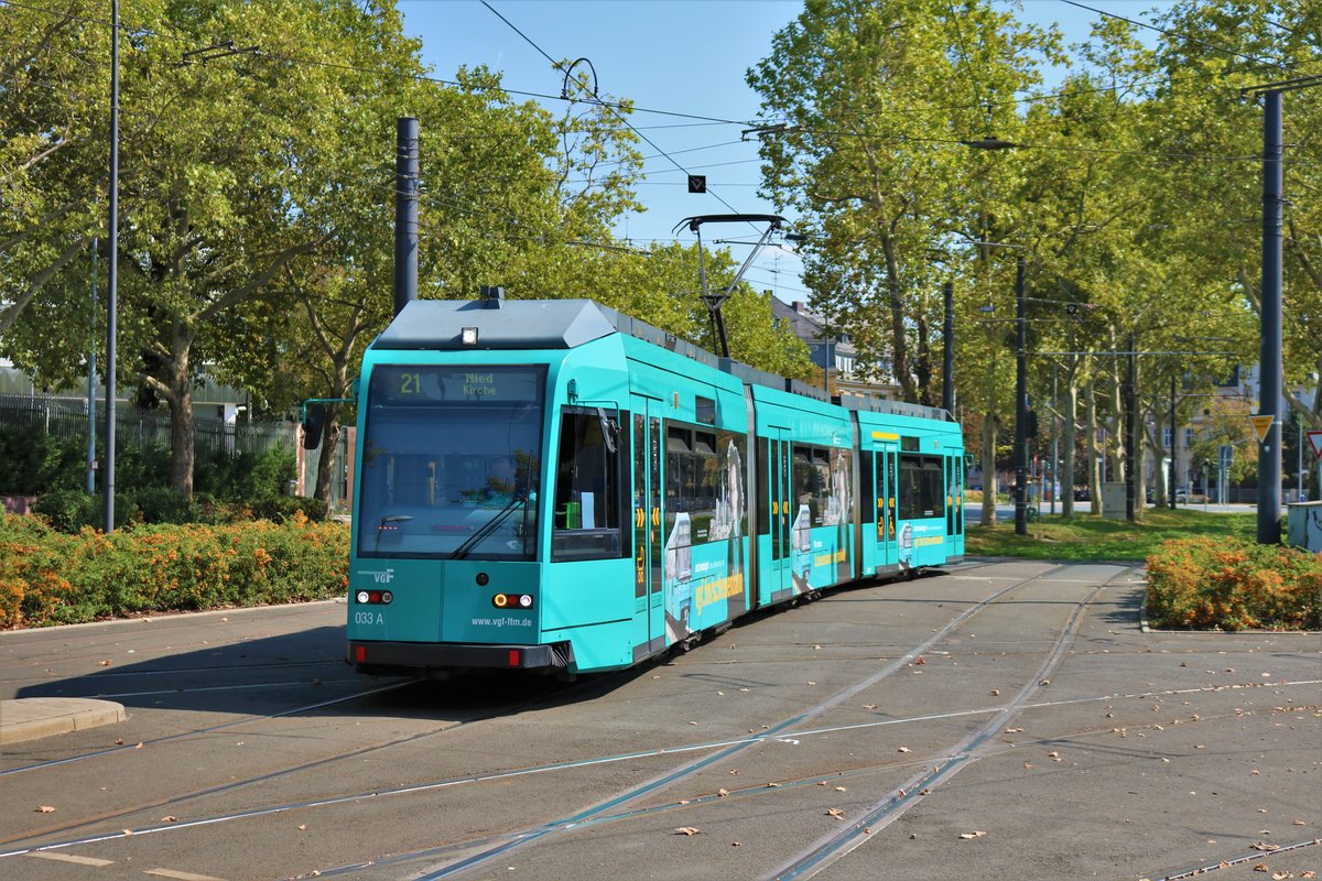 VGF Düwag R-Wagen 033 am 31.08.19 in Frankfurt am Main - Bahnbilder.de