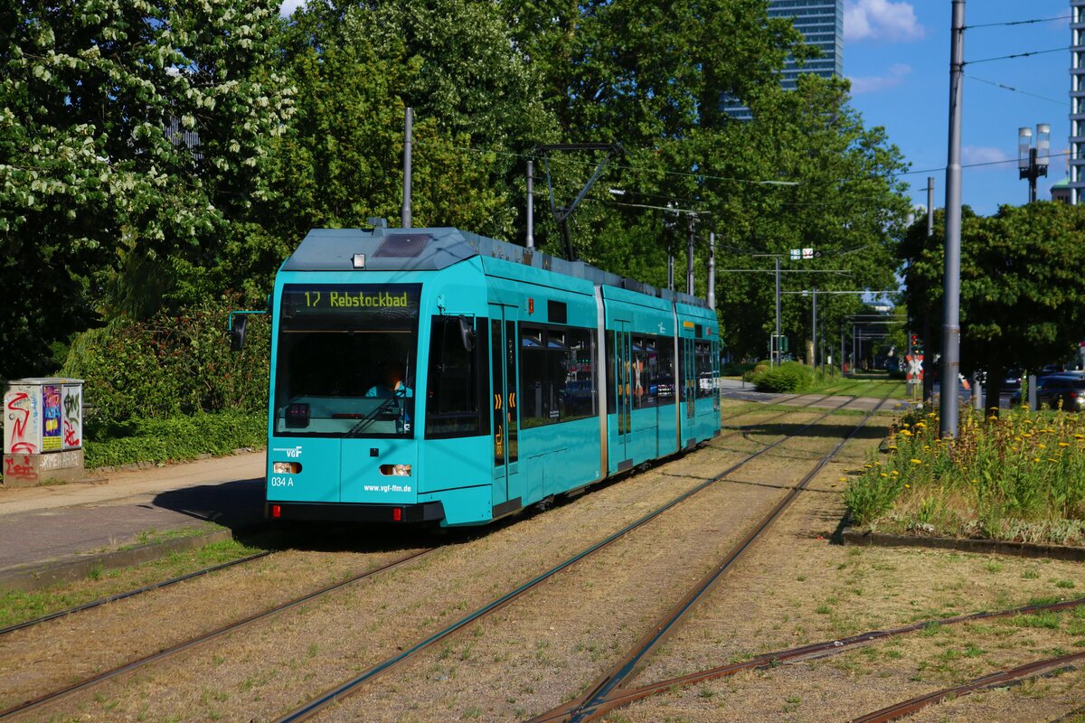 VGF Düwag R-Wagen 034 am 17.07.23 in Frankfurt am Main - Bahnbilder.de