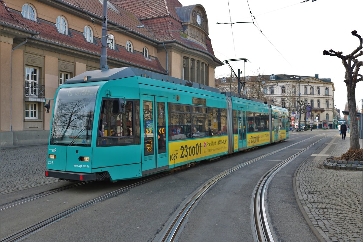 VGF Düwag R Wagen 035 am 22.02.21 in Frankfurt Südbahnhof - Bahnbilder.de