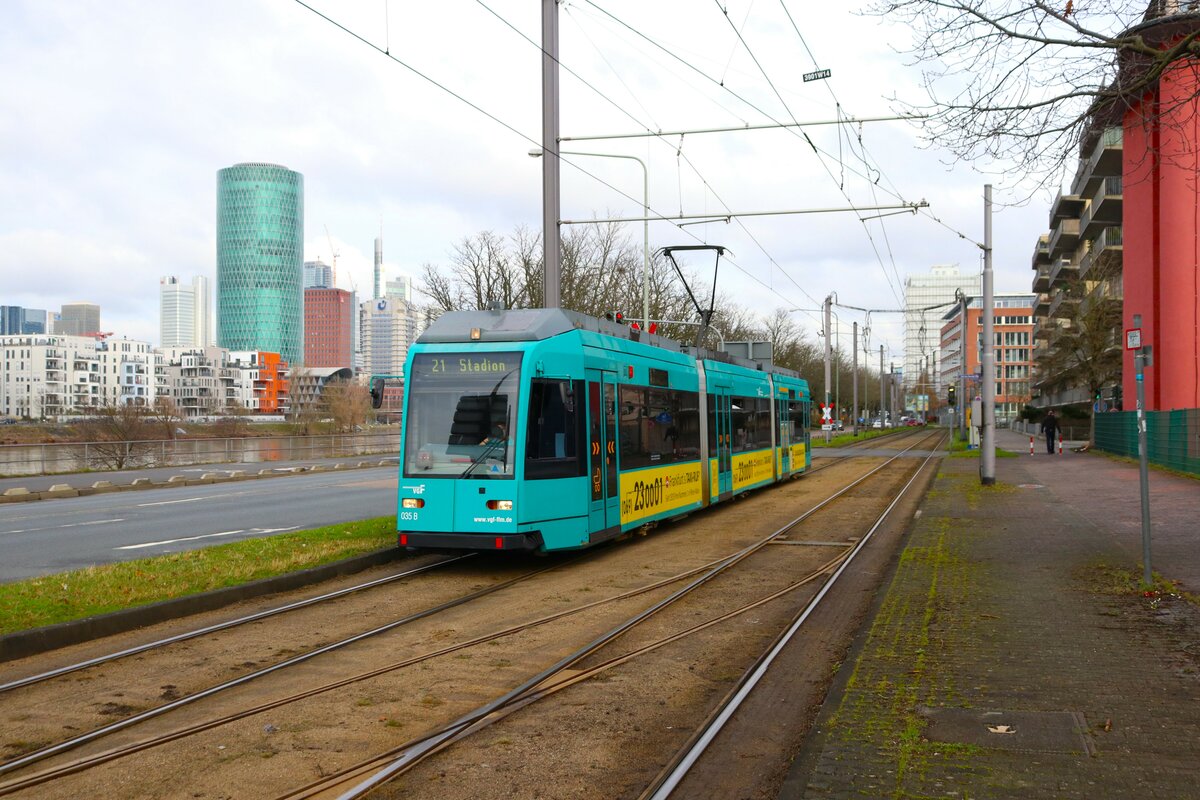 VGF Düwag R Wagen 035 am 10.02.24 in Frankfurt am Main Uni Klinik - Bahnbilder.de