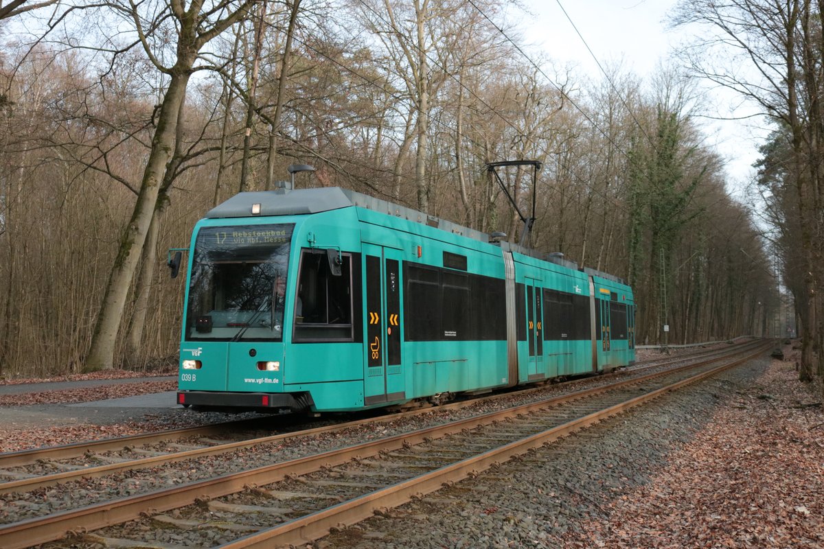 VGF Düwag R Wagen 039 am 22.02.21 in Frankfurter Stadtwald - Bahnbilder.de