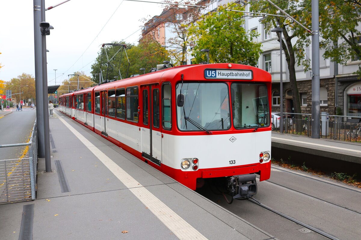VGF Düwag U2 Wagen 133 am 27.10.24 im Rahmen einer Sonderfahrt in Frankfurt am Main - Bahnbilder.de