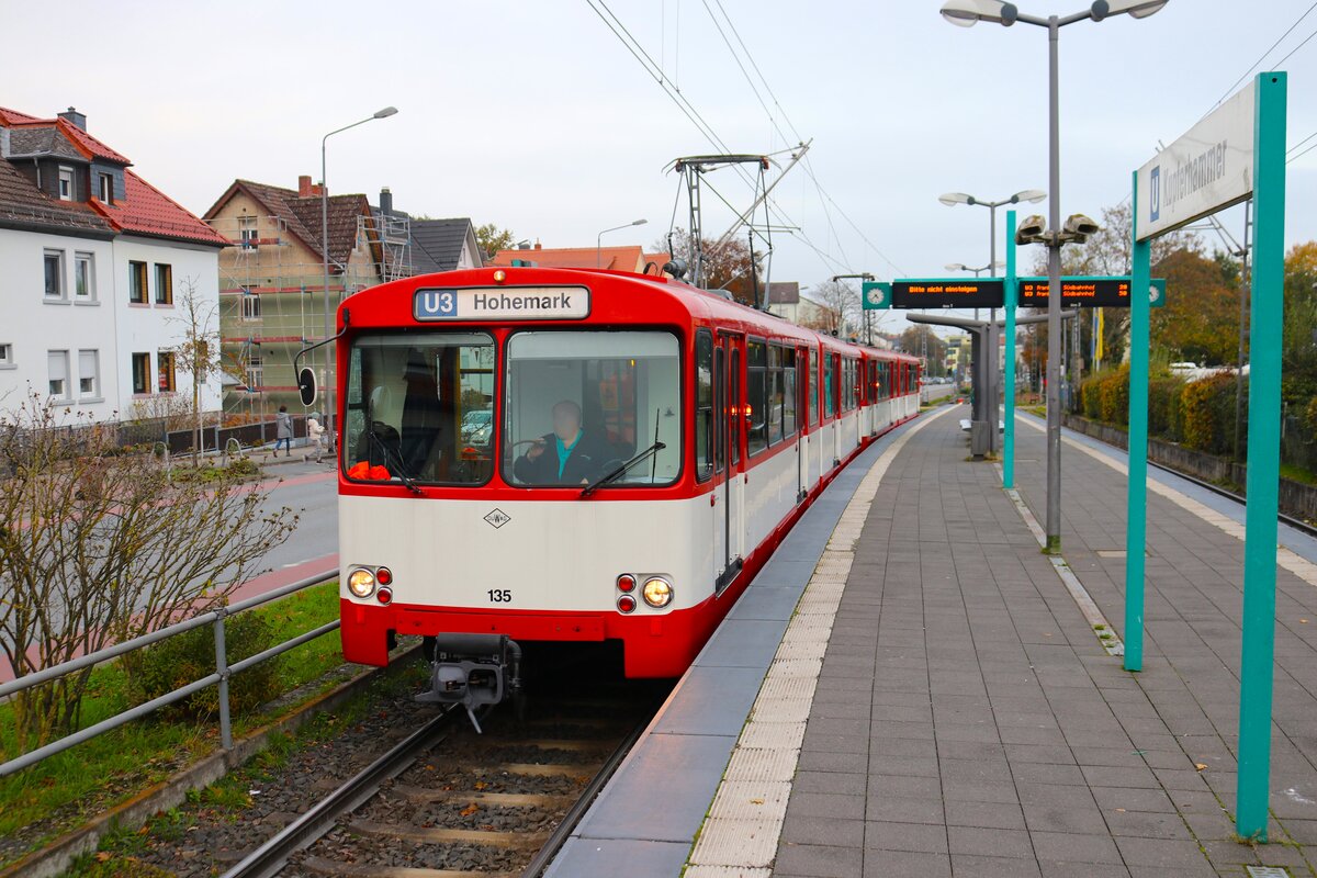 VGF Düwag U2 Wagen 135 am 27.10.24 im Rahmen einer Sonderfahrt in Oberursel - Bahnbilder.de