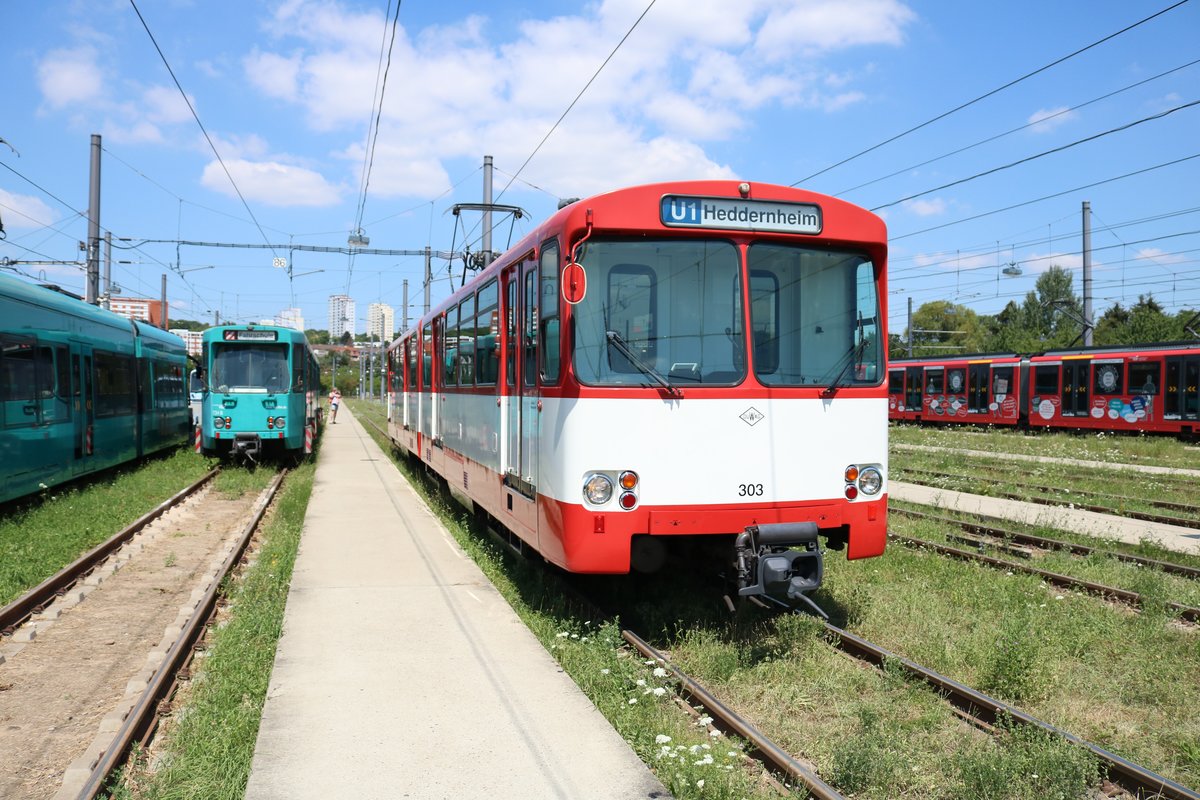 VGF Düwag U2 Wagen 303 und Düwag Ptb Wagen 734 am 07.07.18 in Frankfurt am Main bei einer ...