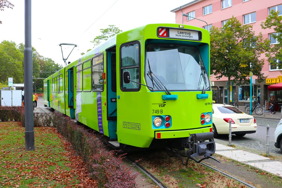 VGF Straßenbahn Frankfurt am Main Düwag Pt-Wagen 749 als Gütertram am 23.09.24 am Zoo ...