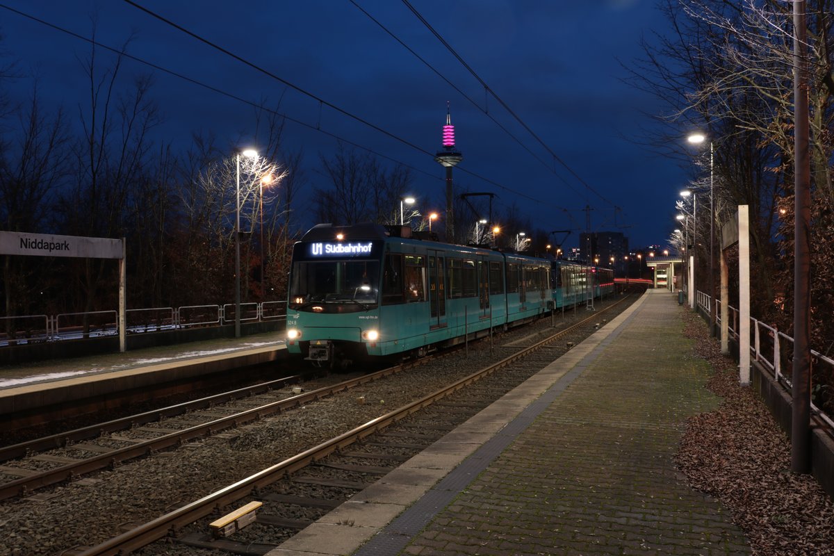 VGF Düwag Ptb Wagen 702 am 21.04.16 in Frankfurt am Main Eckenheim - Bahnbilder.de