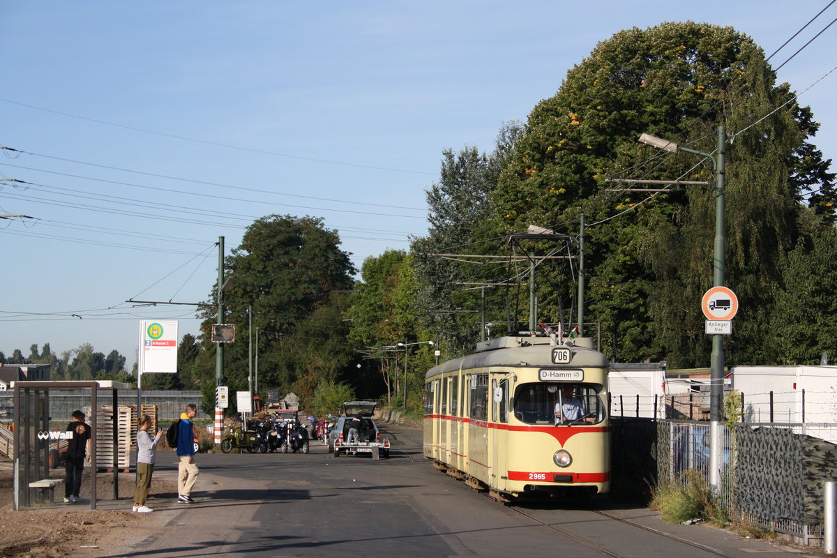 Vor knapp 10 Jahren noch tägliches Stadtbild in Düsseldorf: DüWag GT8 auf der 706. Am Autofreien ...