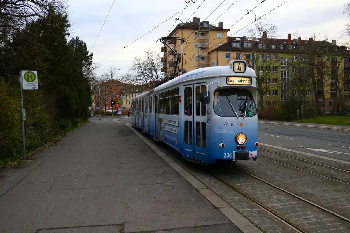 WVV Straßenbahn Würzburg Düwag GTW D8 Wagen 236 am 27.12.23 in Würzburg - Bahnbilder.de