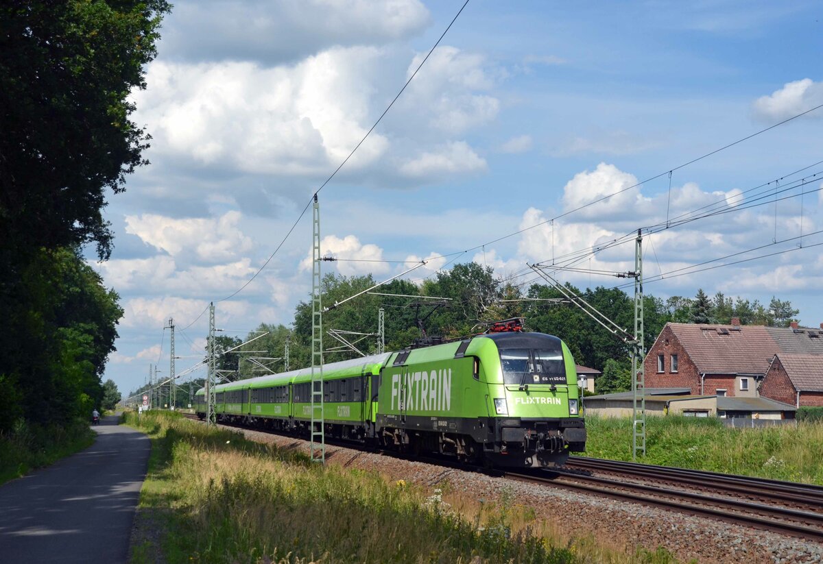 218 322-6 und 372-1 mit dem IC 2311 (Westerland(Sylt)-Stuttgart Hbf ...