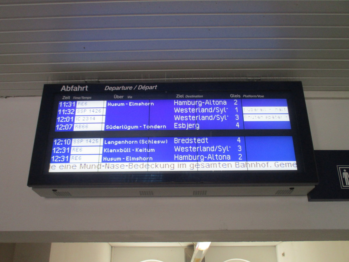 Zugzielanzeiger von dem IC 2038 nach Oldenburg, aufgenommen am 17.03.2013 in Magdeburg Hbf ...