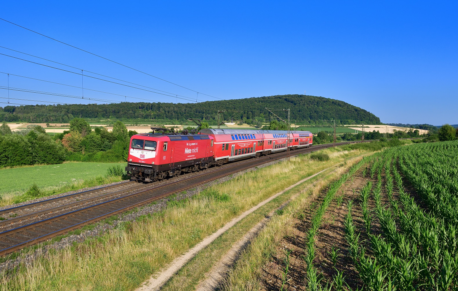 112 139 mit einem Ersatzzug am 07.07.2023 bei Treuchtlingen - Bahnbilder.de