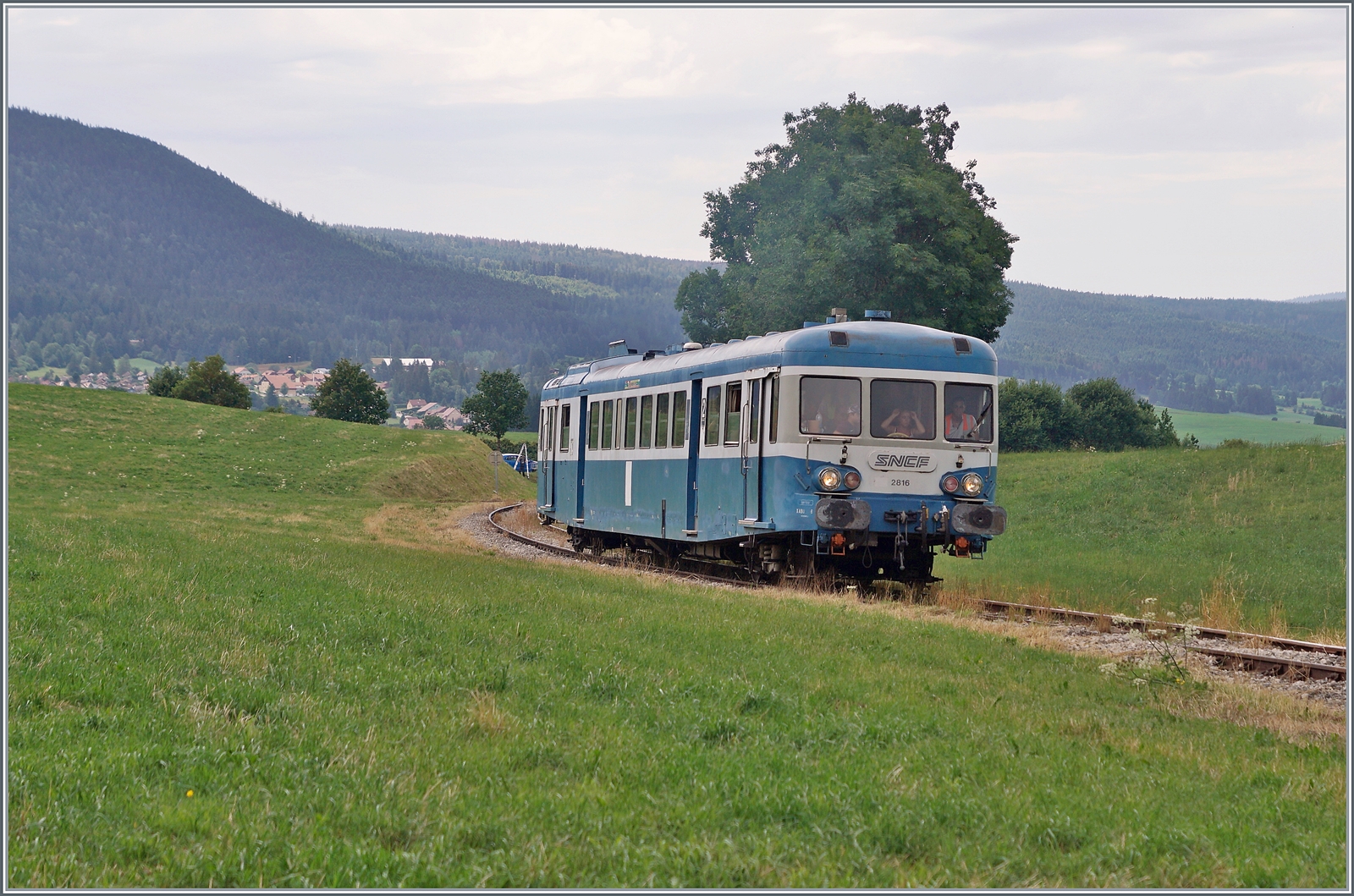 30 ANS CONI'FER /30 Jahre Coni'Fer - Neben der E 3/3 und der 52 8163-9 versprach das Programm ...