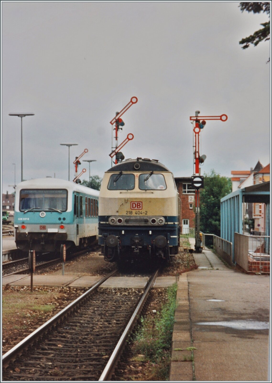 928 642 als RE 11 nach Schwerin Hbf. verlässt Hagenow Stadt - Bahnbilder.de