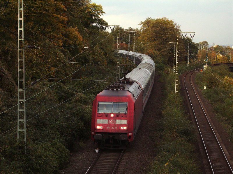 101 132-9 zieht den IC 2029 Hamburg-Altona - Passau Hbf durch Köln-West - Bahnbilder.de