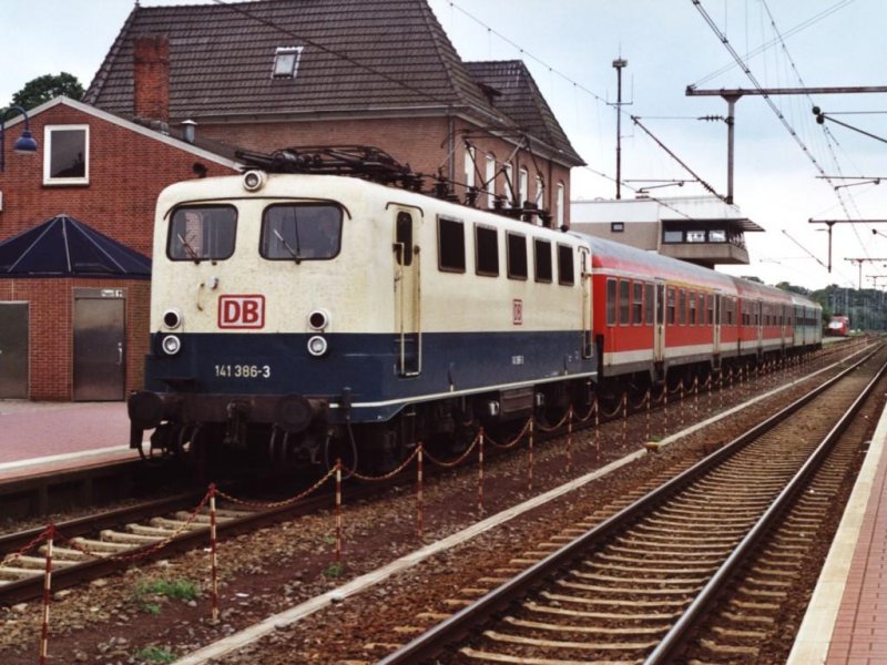 141 386-3 mit RB 61 Wiehengebirgsbahn 12169 Bielefeld-Bad Bentheim auf Bahnhof Bad Bentheim am ...