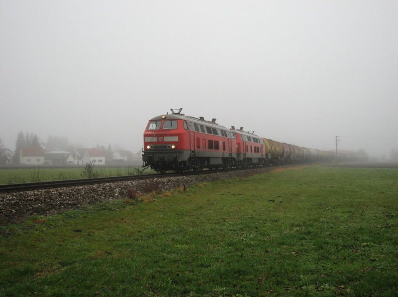 217 012 und 217 011 mit einem Kesselzug bei Heiligenstatt (27.11.2006) - Bahnbilder.de
