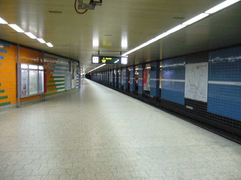 Bahnhof Harburg Rathaus...die Größe und Architektur sowie die Farben sind irgendwie ...