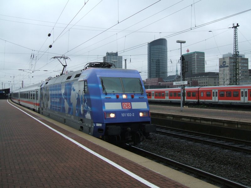 BR 101 102-2 mit IC 2029 nach Passau , Ausfahrt mit FL aus dem Dortmunder Hbf - Bahnbilder.de