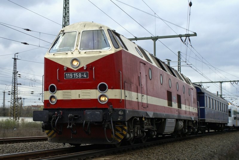 BR 119 Bei Der Durchfahrt Halle Saale Bahnbilder de