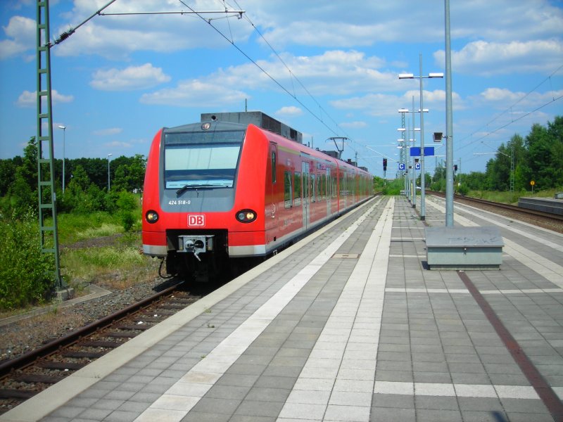 BR424 als S1 in Weetzen - Bahnbilder.de