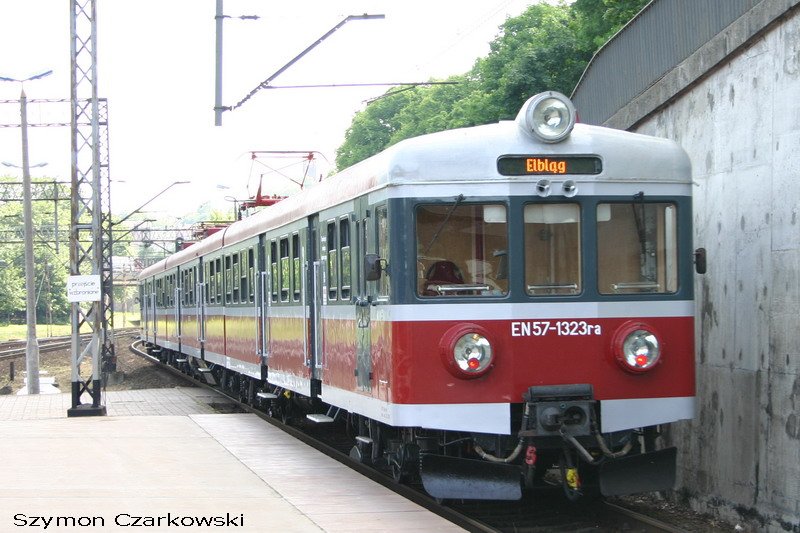 EN57-1323 in Gdansk Glowny (Danzig Hbf) am 19.06.2006 - Bahnbilder.de