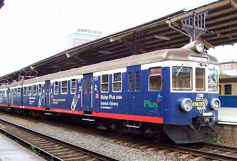 EN57-1669 der SKM mit Werbung am 23.06.2005 in Gdansk Glowny (Danzig) - Bahnbilder.de